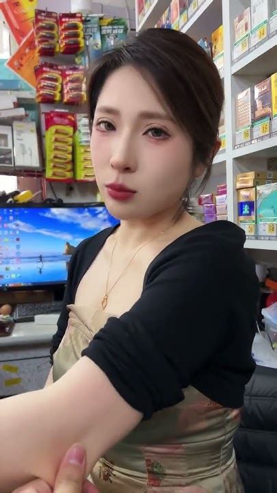 咋动手动脚的呢 Youtube