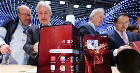 [mwc2025] 시선 사로잡는 트리폴드폰