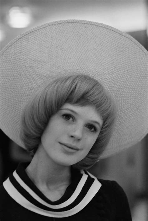 20 Vintage Photographs Of A Young And Beautiful Marianne Faithfull In