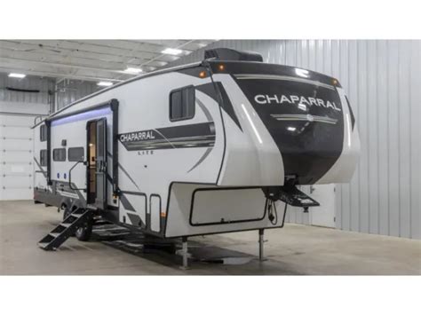 Photos 2022 Forest River Coachmen Chaparral Lite Fifth Wheel Rental