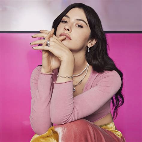 Gracie Abrams Wallpaper 4k Pink Aesthetic Portrait