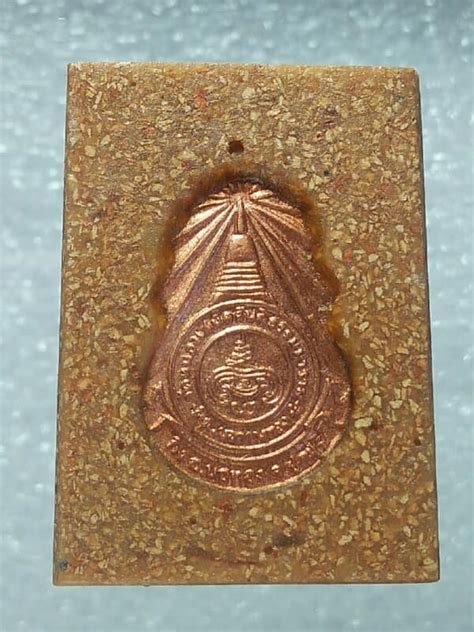 หลวงพ่อโสธรเนื้อผงกระเบื้องหลังคาโบสถ์ ออกวัดหนองเสม็ดสันติธรรมมาราม บ่อทอง ชลบุรี พระเครื่อง