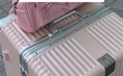 잡담 캐리어 위에 살짝 보이는 리본달린 핑크 가방 정보 아는익ㅠㅠ 인스티즈instiz 일상 카테고리