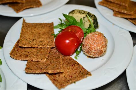 Сурови крекери Тук ли си