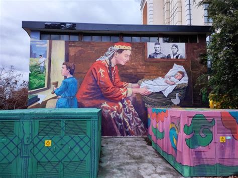 Граффити Семья в татарских национальных костюмах на Карла Маркса район Вахитовский фото