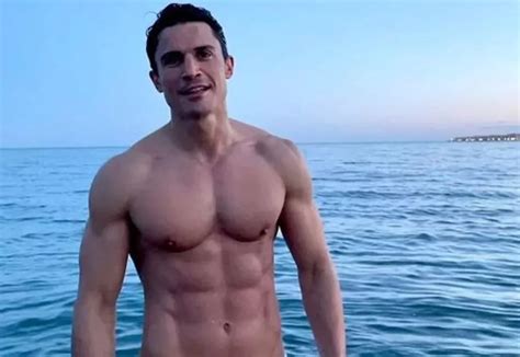 Álex González Y Su Alimento Ideal Para Abdominales Definidos En Tiempo