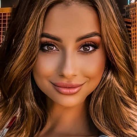 Alesia Lakina Threads Say More