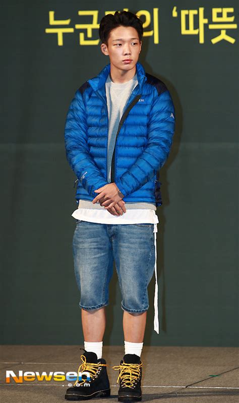 포토엔 아이콘 바비 청바지와 잘 어울리는 파란패딩~