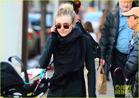 Dakota Fanning And Robert Pattinson