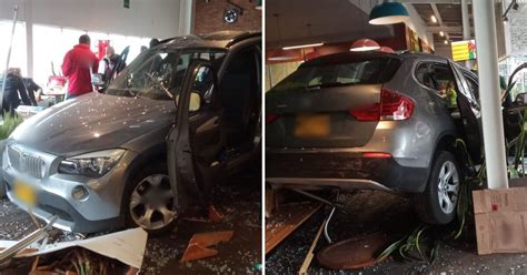 Un Bmw Se Estrelló Contra Un Carulla En Cedritos En El Norte De Bogotá
