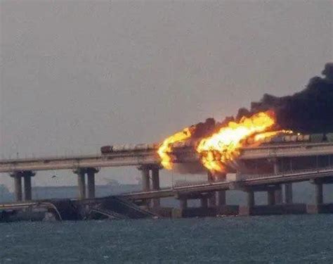 最新進展！克里米亞大橋爆炸卡車車主發聲：與爆炸事件無關！爆炸現場衛星圖曝光：火焰升騰黑煙滾滾 每日頭條