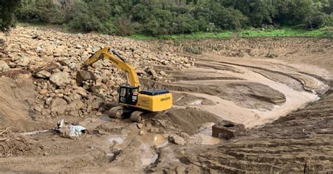 Crews Clearing Debris Basins Ahead Of More Rain The Santa Barbara