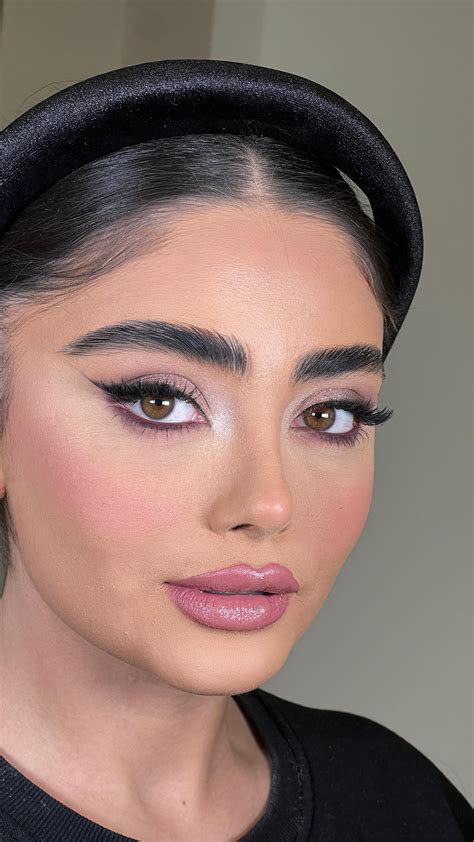 ‎saramasumiسارا معصومی‎ ‎زیبایی در اوج سادگی و جذابیت میکاپی با چشمان خیره‌کننده، گونه‌های