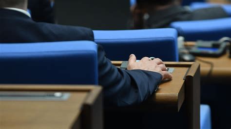 Извънредно заседание на парламента седмица преди изборите Новини бг
