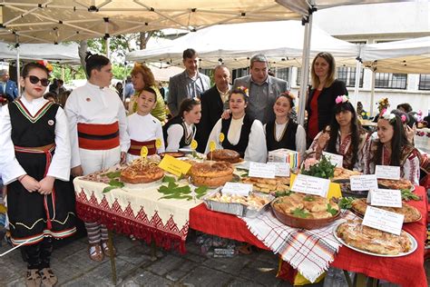 Над 320 печива опитаха гостите на шестия Празник на дрипавата баница