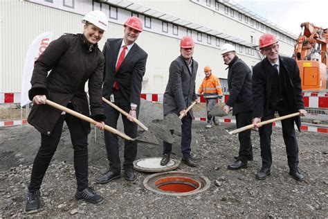 Oerlikon Barmag Celebrates Topping Out Ceremony For The New Pump