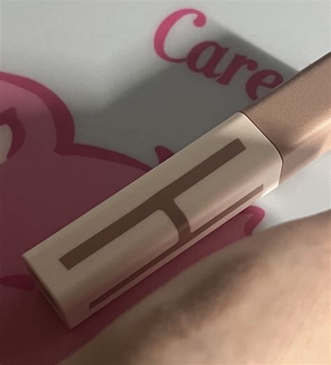 립 바르기 전 입술색 죽일때 맨날 컨실러로 했었는데 이걸로 하니까 편하고 좋아염