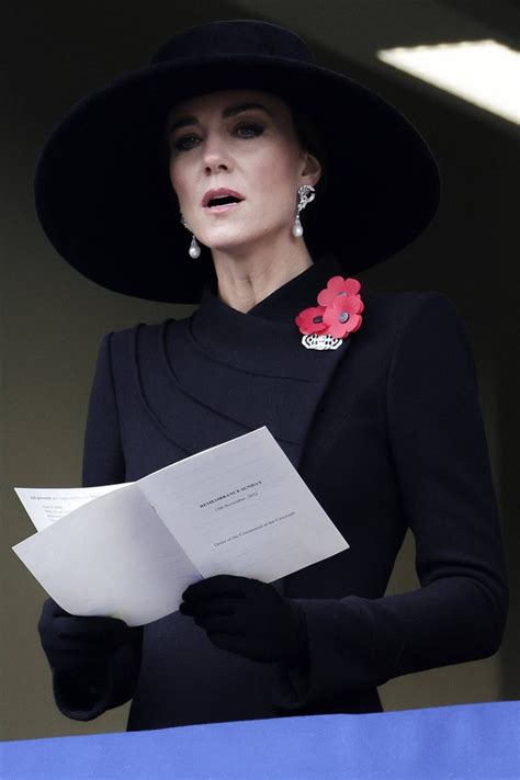 Gaya Kate Middleton Pakai Anting Putri Diana Di Peringatan Remembrance Day