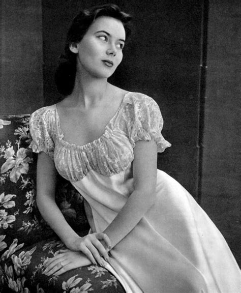 35 Glamorous Photos Of French Model Sylvie Hirsch In The 1940s And
