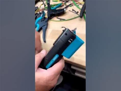 Сколько стоит и где купить - не спрашивать. Устройство для оконцовки ...