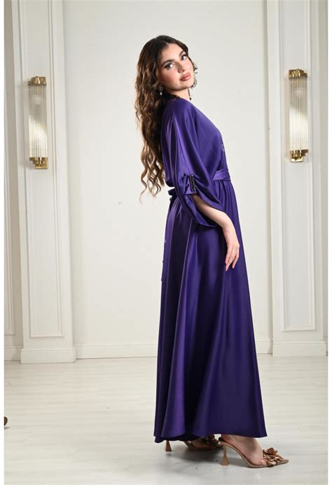 فستان ستان للمناسبات عندما تطلب المناسبة فستان جذاباً و رقيق لا داعي