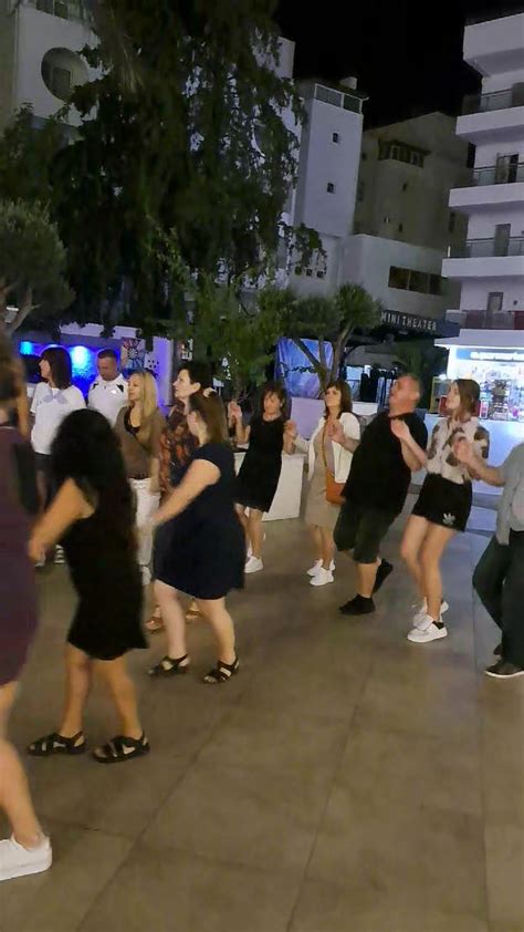 И нека фестифалът да започне💃🕺 By Клуб по български народни танци Аратлии