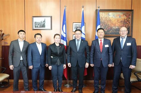 Ж Батзандан АН ын даргад нэр дэвших материалаа хүлээлгэж өглөө