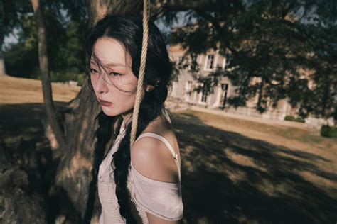 레드벨벳 슬기 데뷔 후 첫 작사 참여 수록곡 Dead Man Runnin 눈길