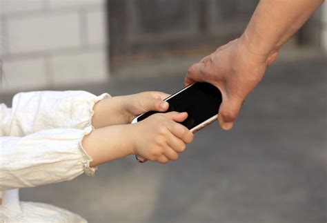 青少年心理咨询：孩子玩手机上瘾？家长应该怎么办？ 哔哩哔哩