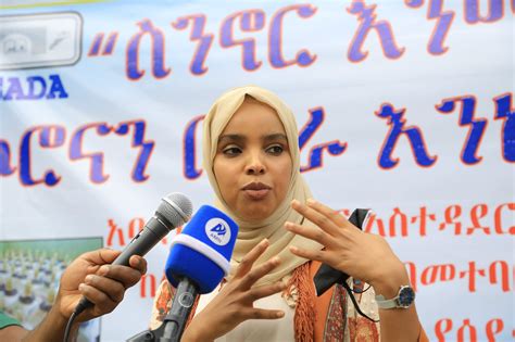 የሴቶች፣ህፃናትና ወጣቶች ሚ ር በዝቅተኛ የኑሮ ደረጃ ውስጥ ለሚገኙ የተማሪ ወላጆች የተደረገዉን ድጋፍ አስረከበ፡፡ አባዲር ት ቤቶች አስተዳደር የልማት