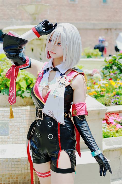 「スタイルが神」「ゲームから出てきた」xで反響 コスプレイヤー咲島るい、トパーズへのこだわり「体のラインが」 マイナビニュース