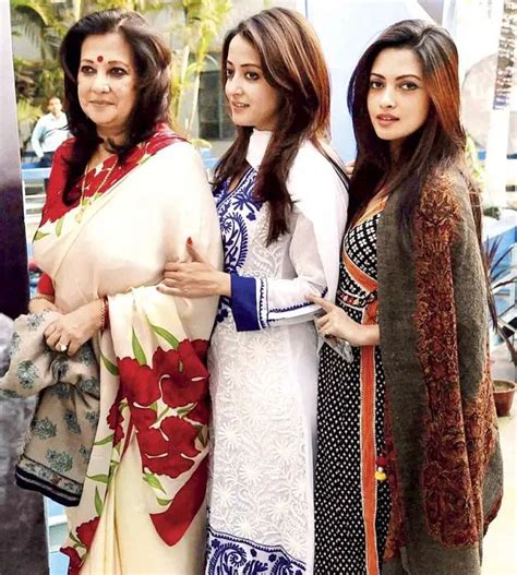 Indian Mom Or Daughters Scrolller