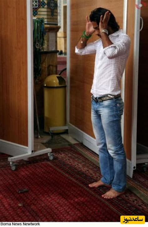 عکس فرهاد مجیدی در حال نماز خواندن