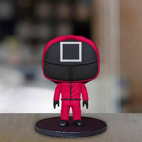 Статуетка гра в кальмара офіцер 6050 квадрат — ціна 216 грн у каталозі Статуетки Купити товари