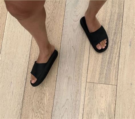 Isis King Feet
