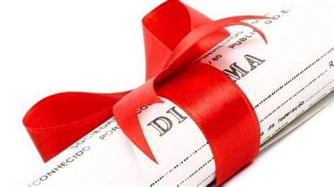 106 годишна жена взе диплома за средно образование Новини бг