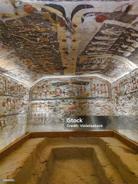 왕의 계곡에 있는 이집트 파라오 무덤 내부 테베 룩소르 이집트 무덤 매장지에 대한 스톡 사진 및 기타 이미지 무덤 매장지 투탕카멘 미라 Istock