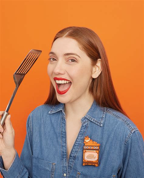Whats Cookin In The Garfield Oven Brooch Interactive La Vidriola