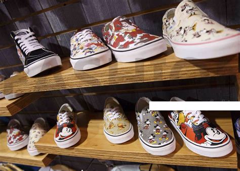 Vans范斯独领风骚 Vf威富集团三季度胜预期 上调全年展望 名鞋网