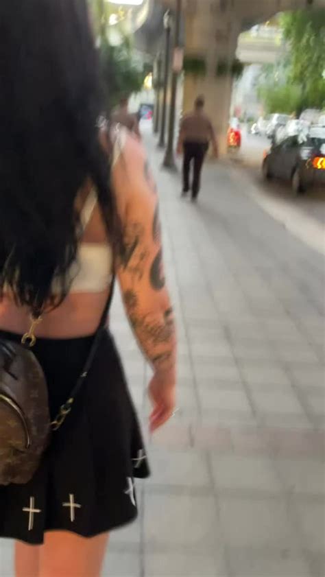 Gif Getting Risky With The Cops Scrolller