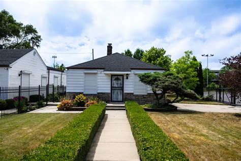 Michael Jacksons Gary Home A Place Of Remembrance On Anniversary Of Death