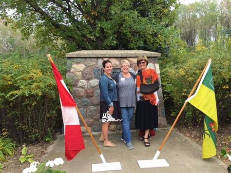 Danielle Chartier And Sheri Benson With Unknown Person In Centre 17sept2016 Montgomery Place