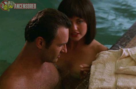 Naked Kelly Carlson In Nip Tuck