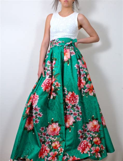 Дълга пола на едри цветя и зелен фон Ateliani