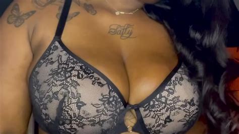 Mooie Ebony Spuugt Tieten Onder Free Sex Video Redtube