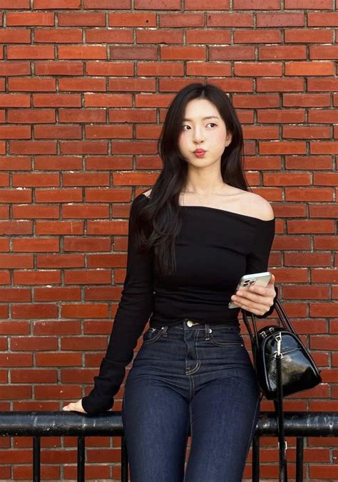 Quick Saves에 있는 360 Caliber님의 핀 가을 패션 청소년 여자 패션 여성 청바지 패션