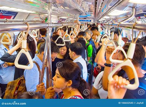 Singapore Metro Train Rush Hour Editorial Image Image Of Metropolitan Crowded 106652545