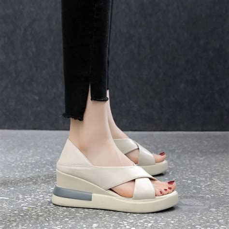 2023 여름 여성 신발 웨지 샌들 로마 오픈 토 슬리퍼 여성 두꺼운 밑창 크록스 샌들 Aliexpress