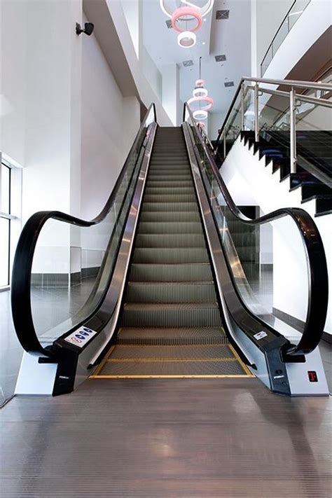 This Escalator Isnt Curved R Notinteresting