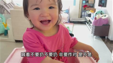 混血宝宝犯错挨训，看见妈妈立马哭着过来求安慰，但没想失败了 Youtube